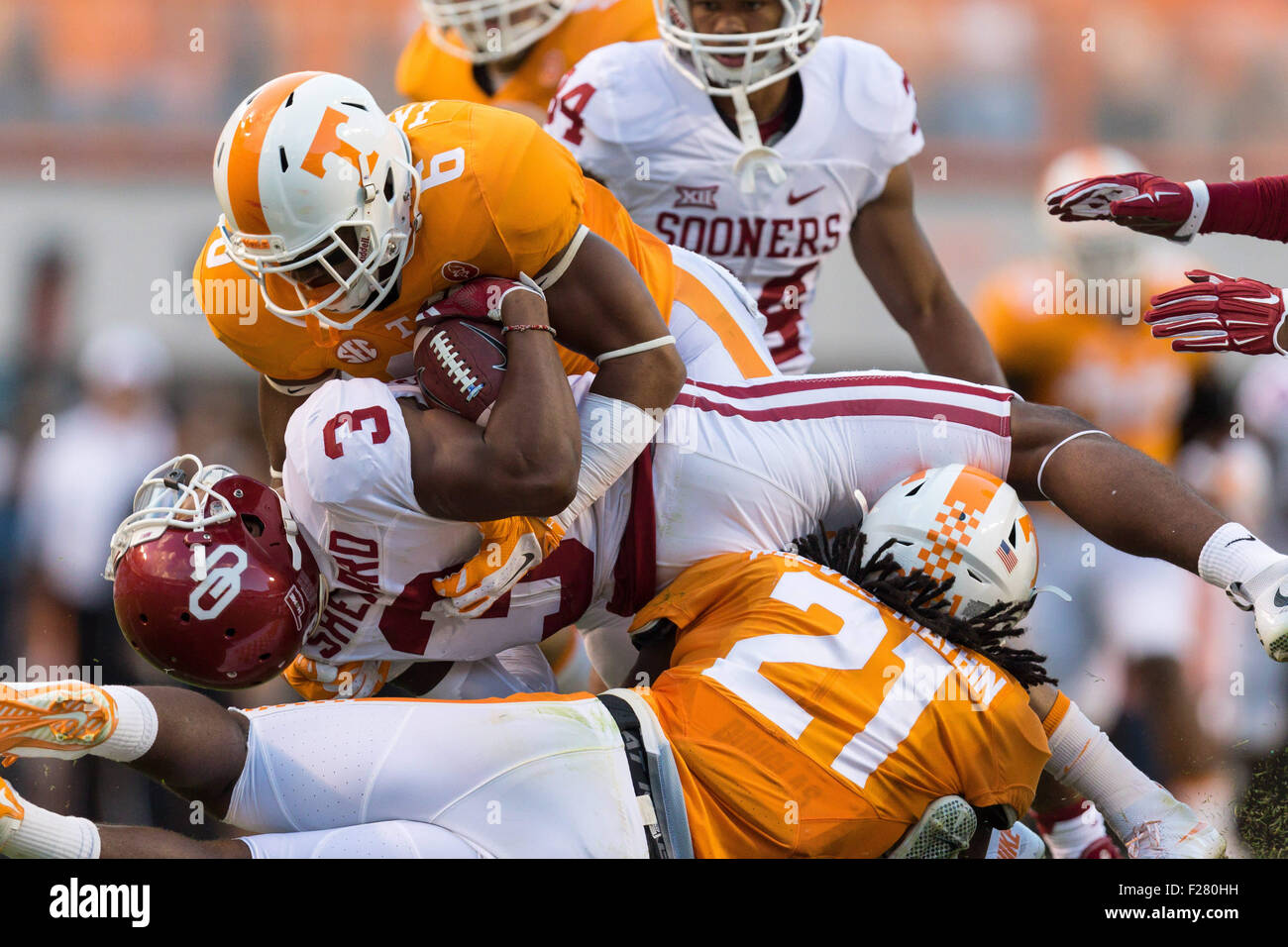 September 12, 2015: Todd Kelly Jr. #6 of the Tennessee Volunteers ...
