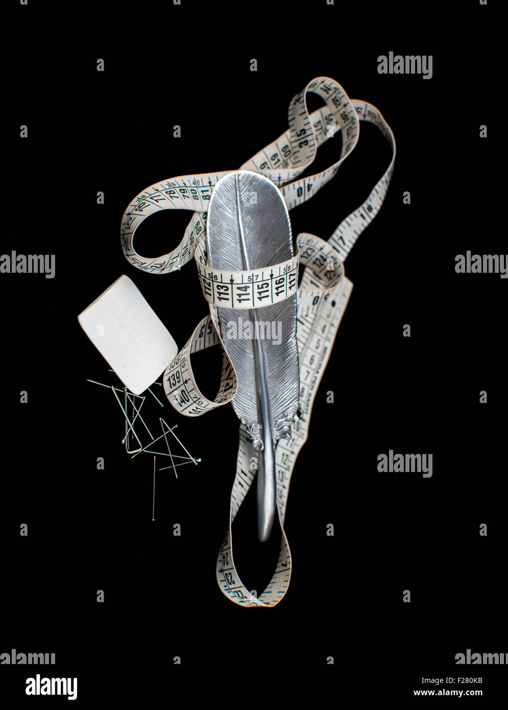 Tailoring tools hi-res stock photography and images - Alamy