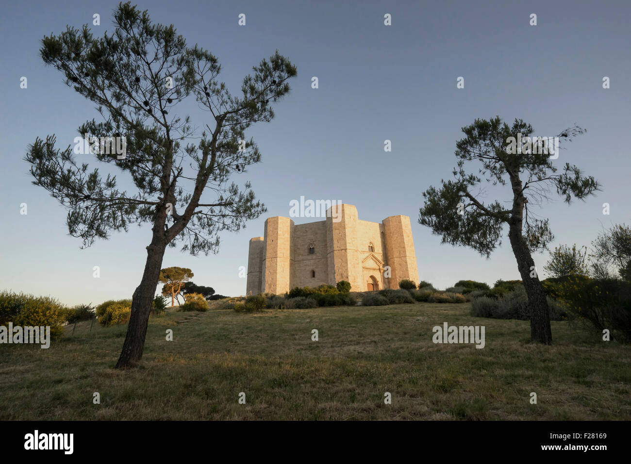 Low angle view of Castel del Monte, Puglia, Italy Stock Photo - Alamy