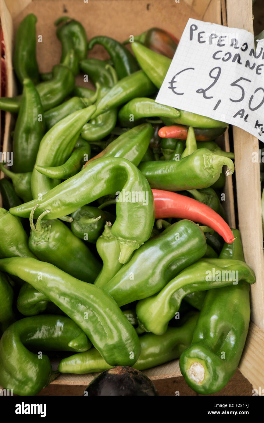 Heap of green pepperoni chili peppers for sale at market, Puglia, Italy ...