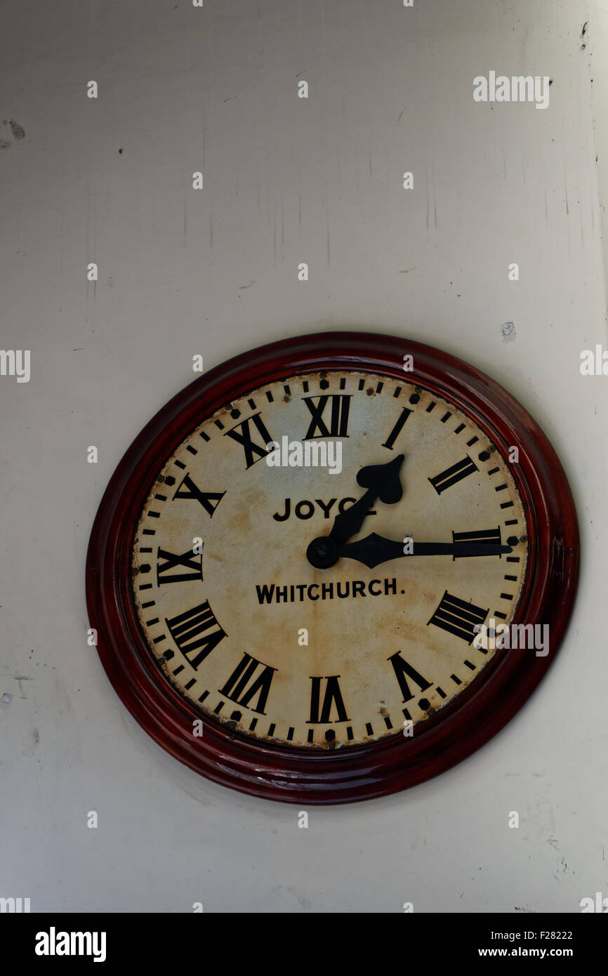 Old clock time hi-res stock photography and images - Alamy