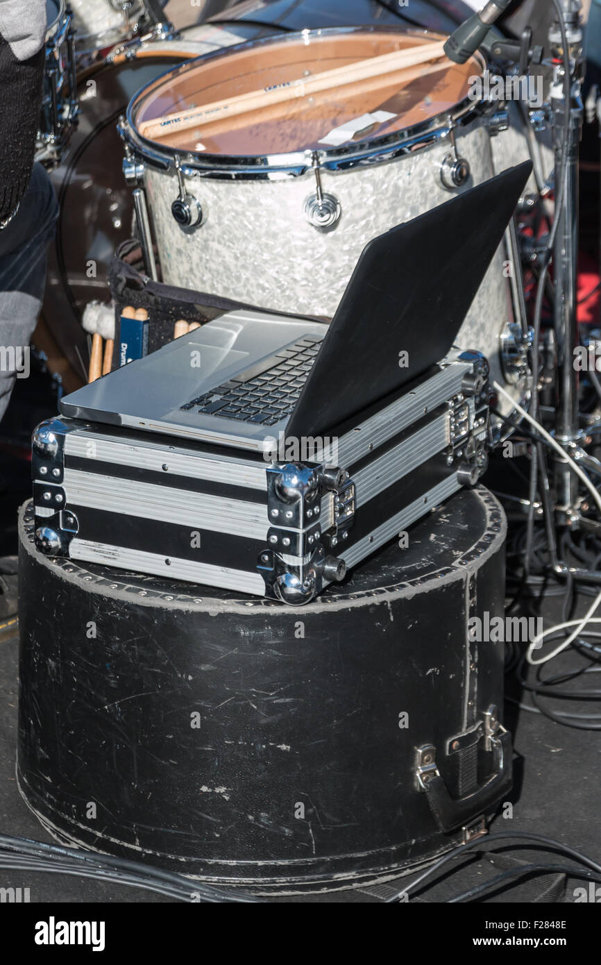 Black rock lock hi-res stock photography and images - Alamy