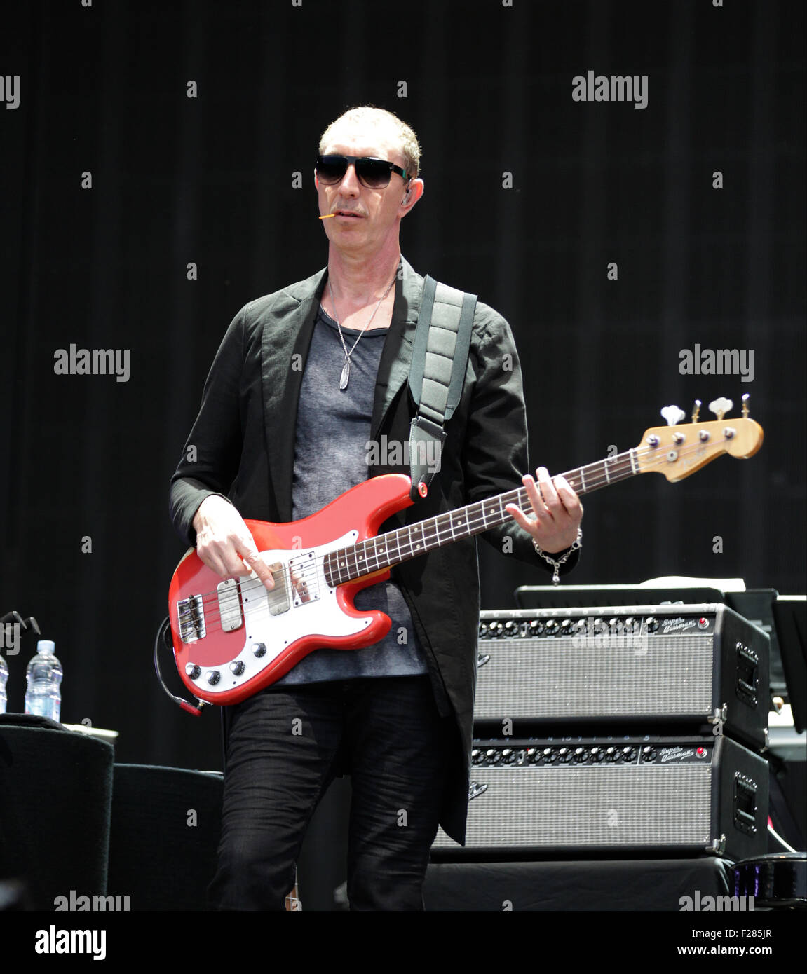 Who is stage hi-res stock photography and images - Alamy