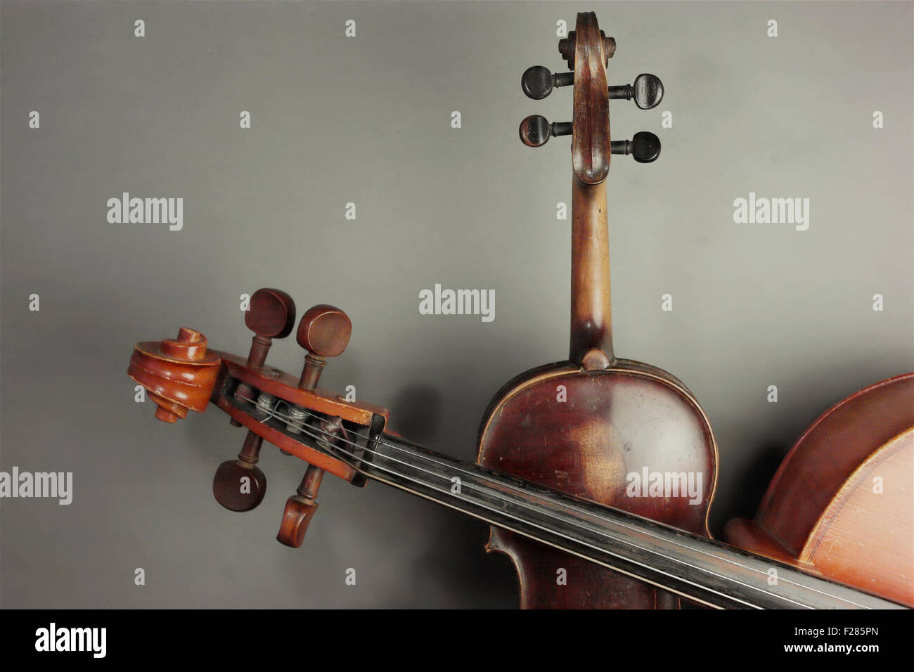 Violin cello hi-res stock photography and images - Alamy