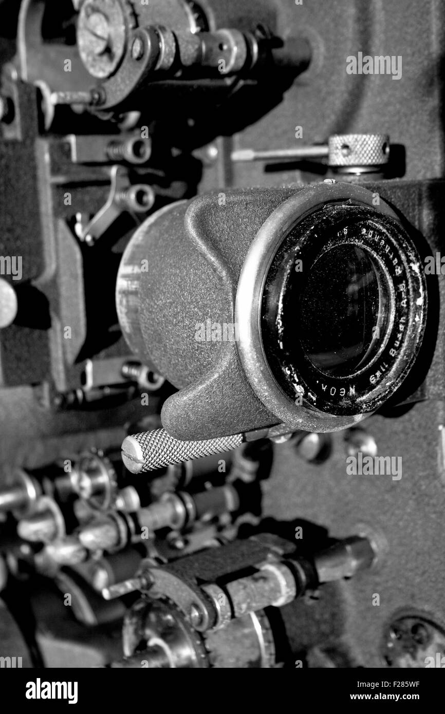 Cinema camera old Black and White Stock Photos & Images - Alamy