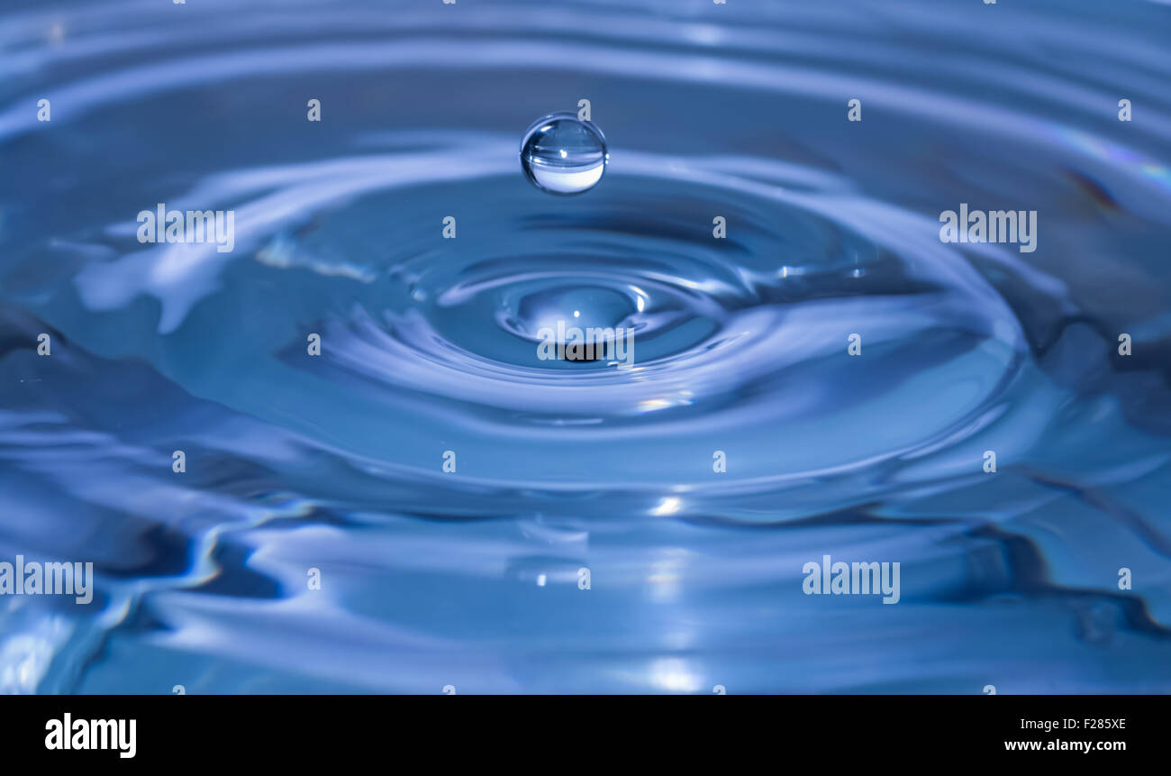 Drop of water falling on water level Stock Photo - Alamy