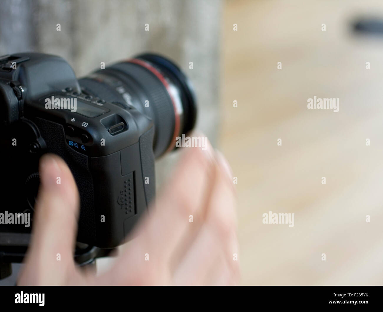 Photographer take a picture with dsrl Stock Photo - Alamy