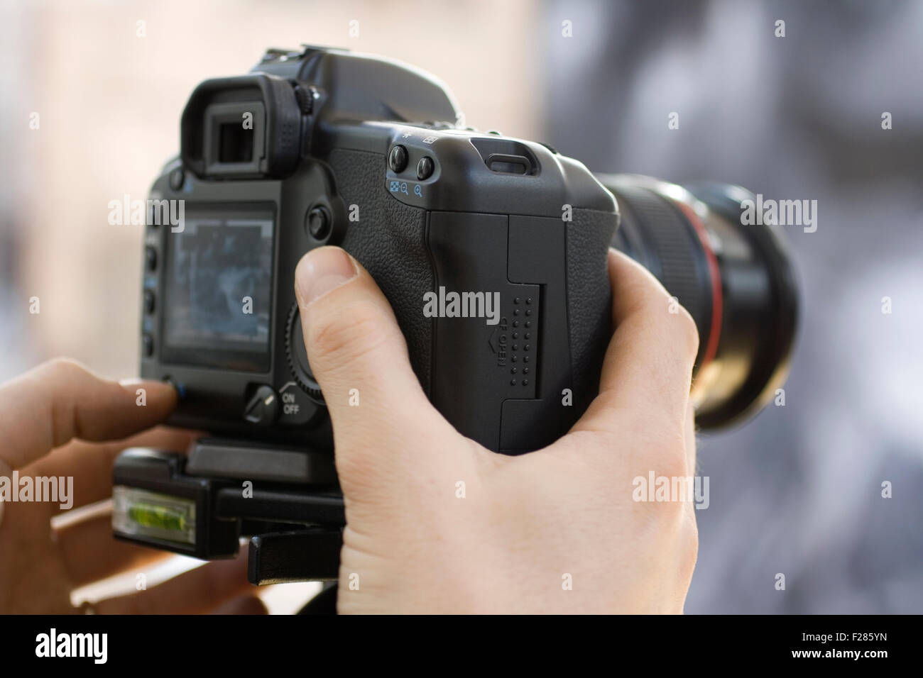 Photographer take a picture with dsrl Stock Photo - Alamy