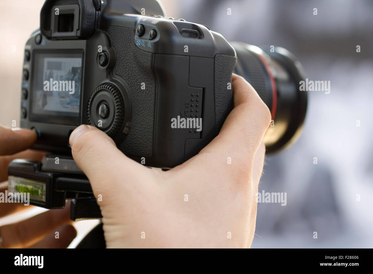 Photographer take a picture with dsrl Stock Photo - Alamy
