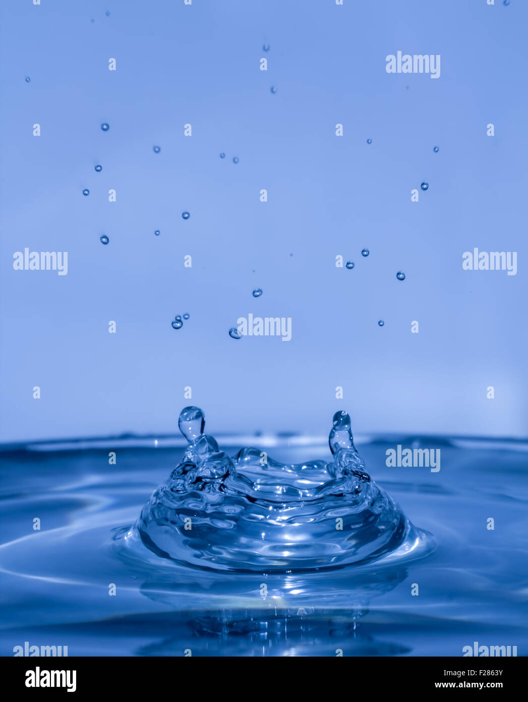 Drop of water falling on water level Stock Photo - Alamy