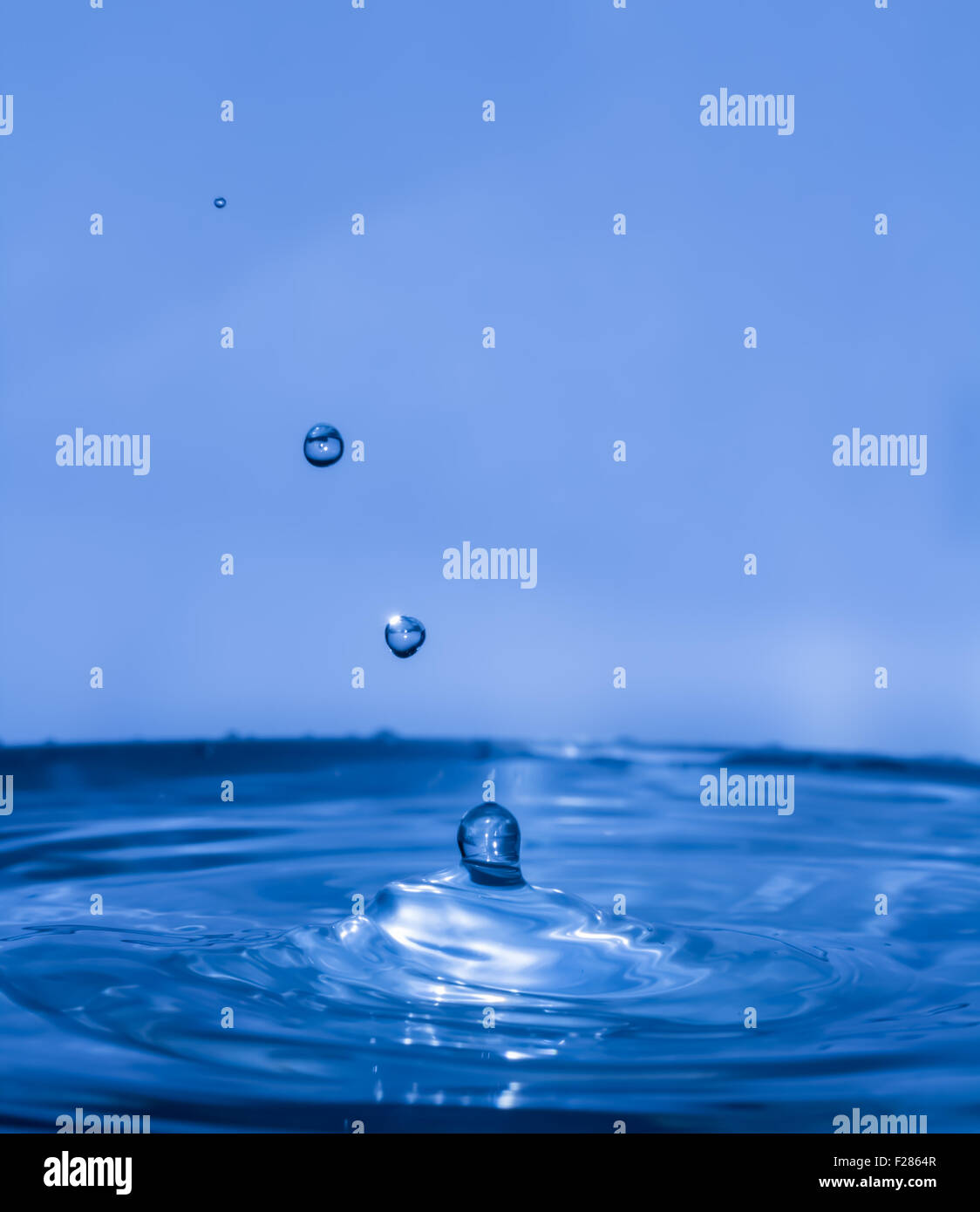 Drop of water falling on water level Stock Photo - Alamy
