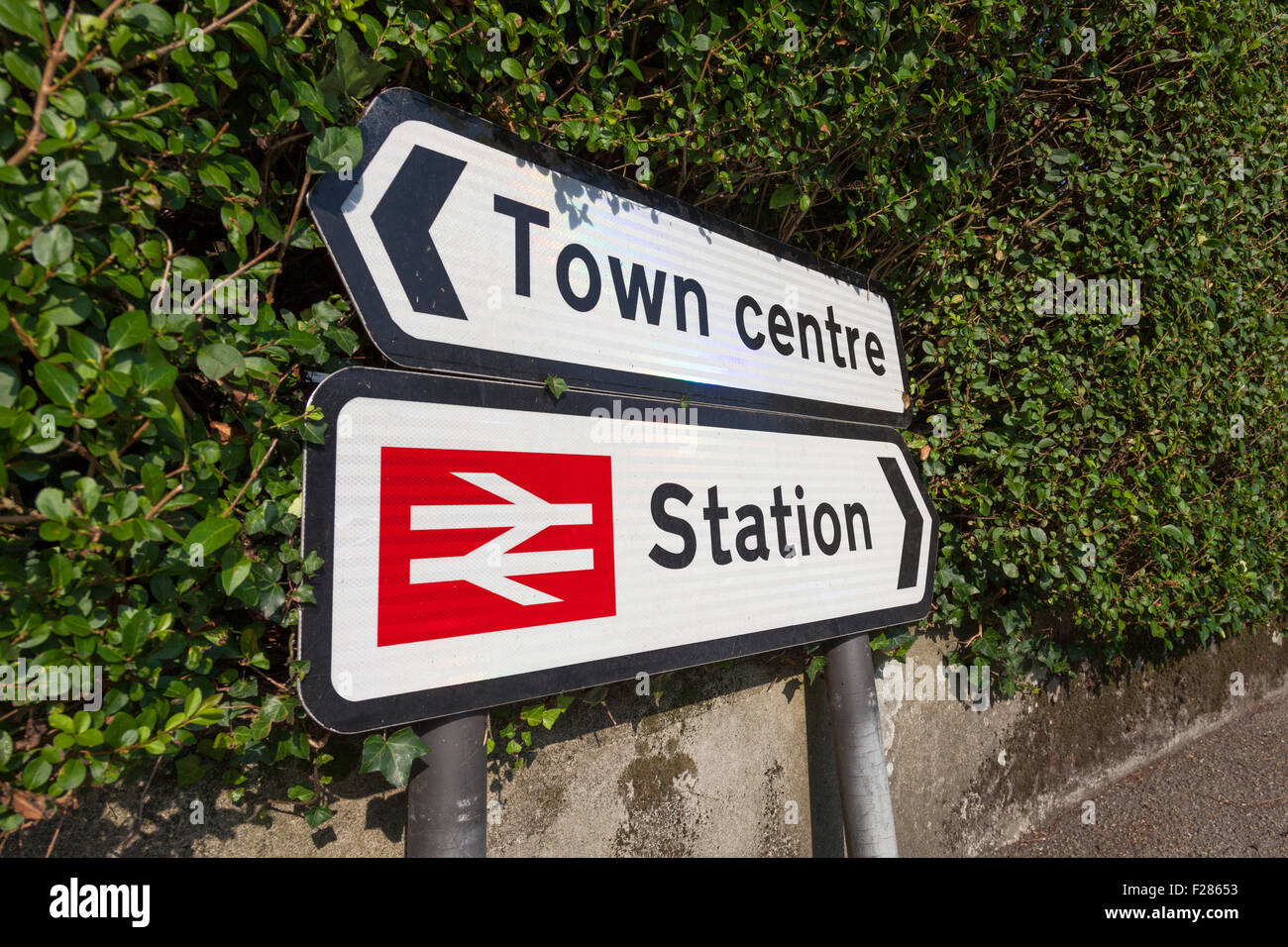 Train station sign hi-res stock photography and images - Alamy
