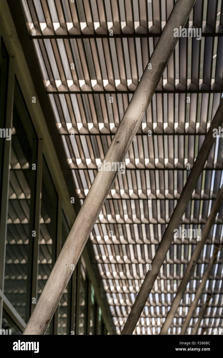 Steel structure of roof of modern building Stock Photo - Alamy