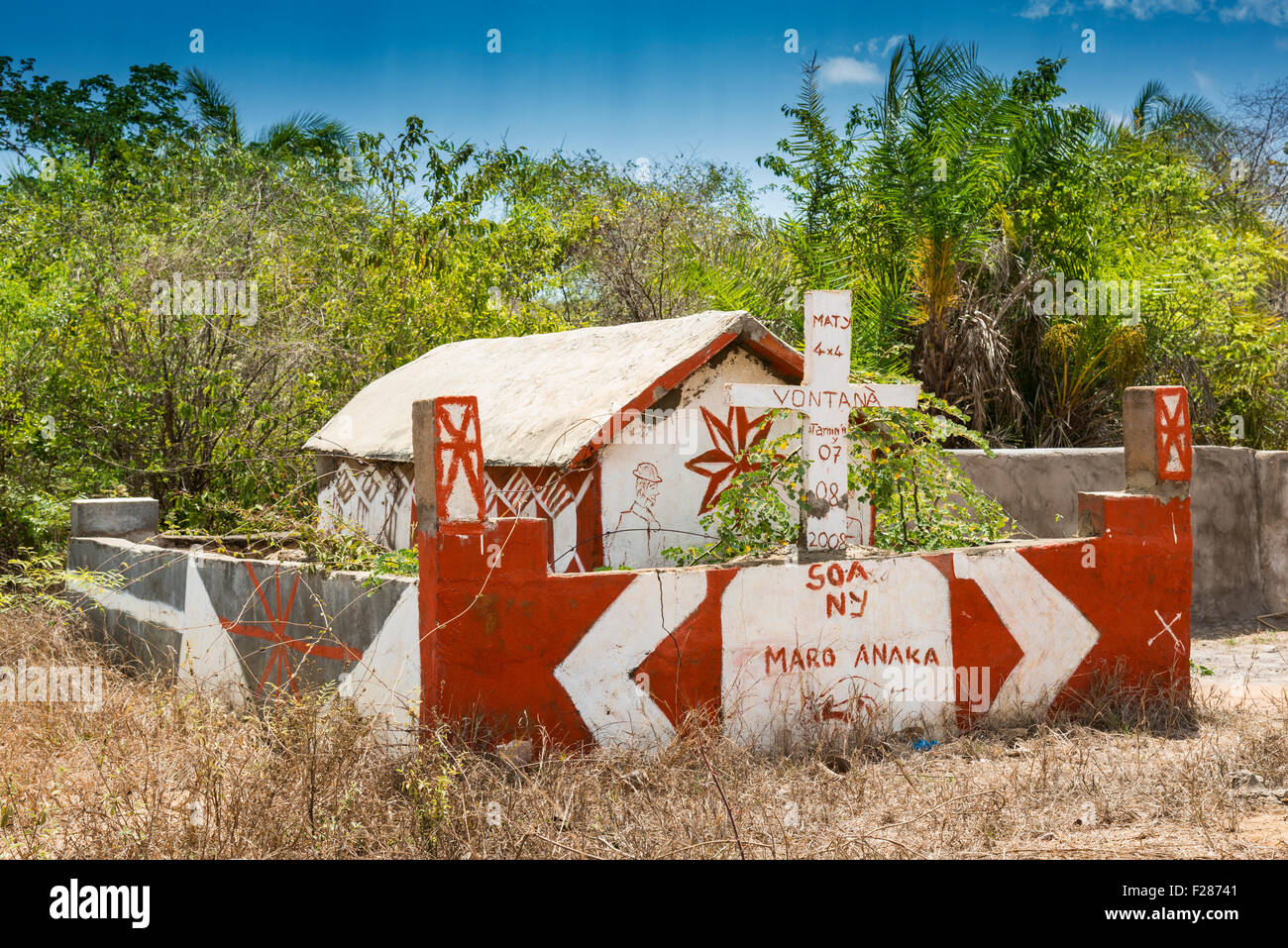 Madagascar tomb hi-res stock photography and images - Alamy