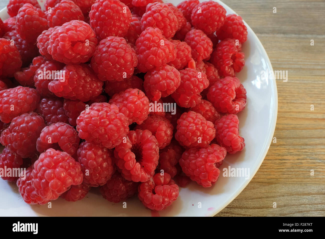 fresh red berries Raspberry European, Rubus idaeus Stock Photo - Alamy