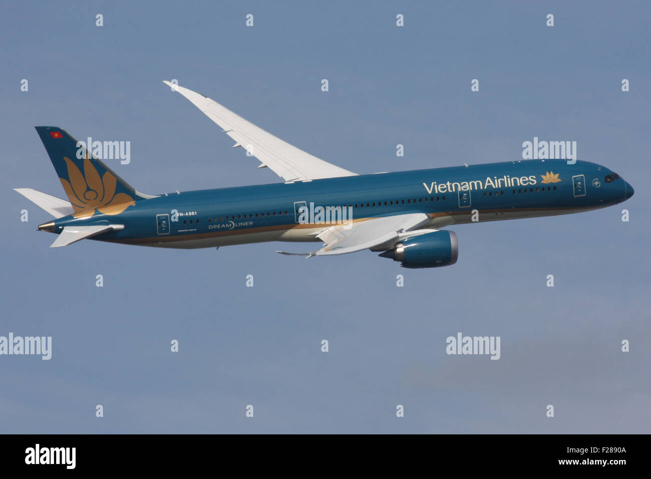 Boeing 787 900 hi-res stock photography and images - Alamy