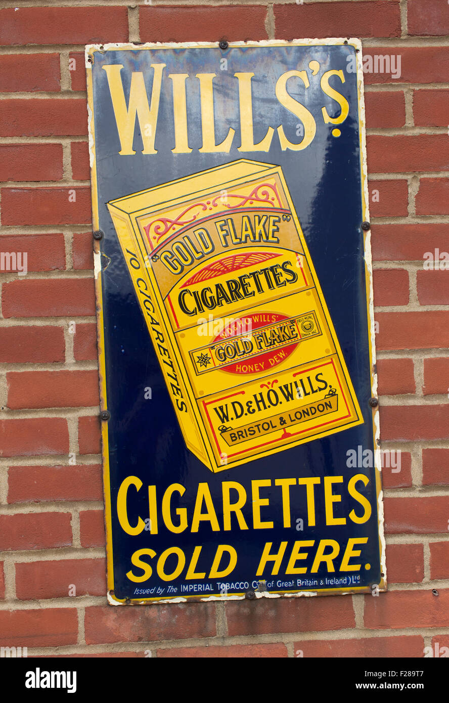 Vintage advertisement signs hi-res stock photography and images - Alamy