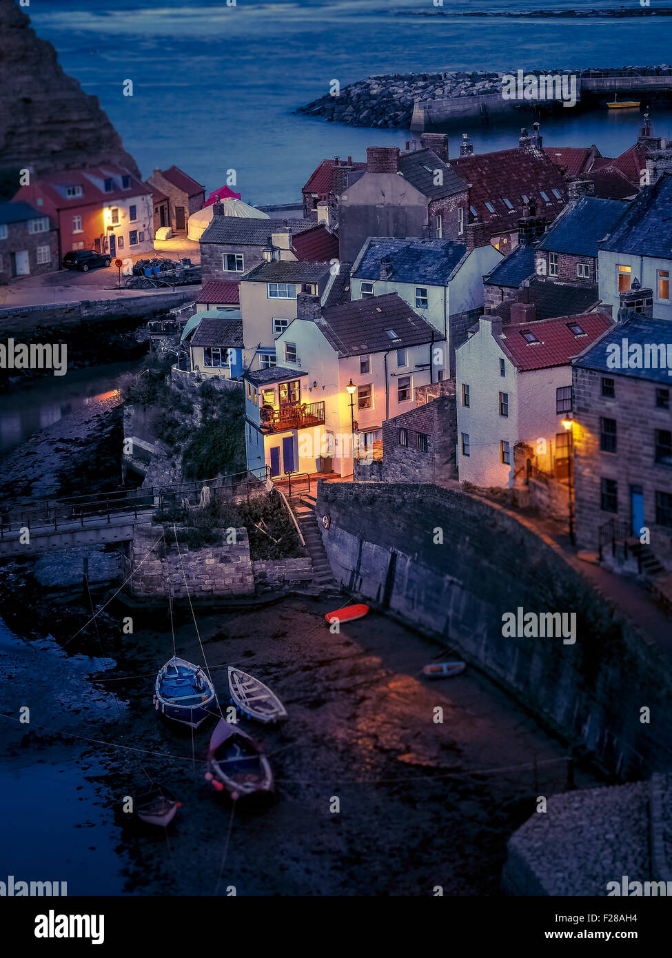 Staithes at night hi-res stock photography and images - Alamy