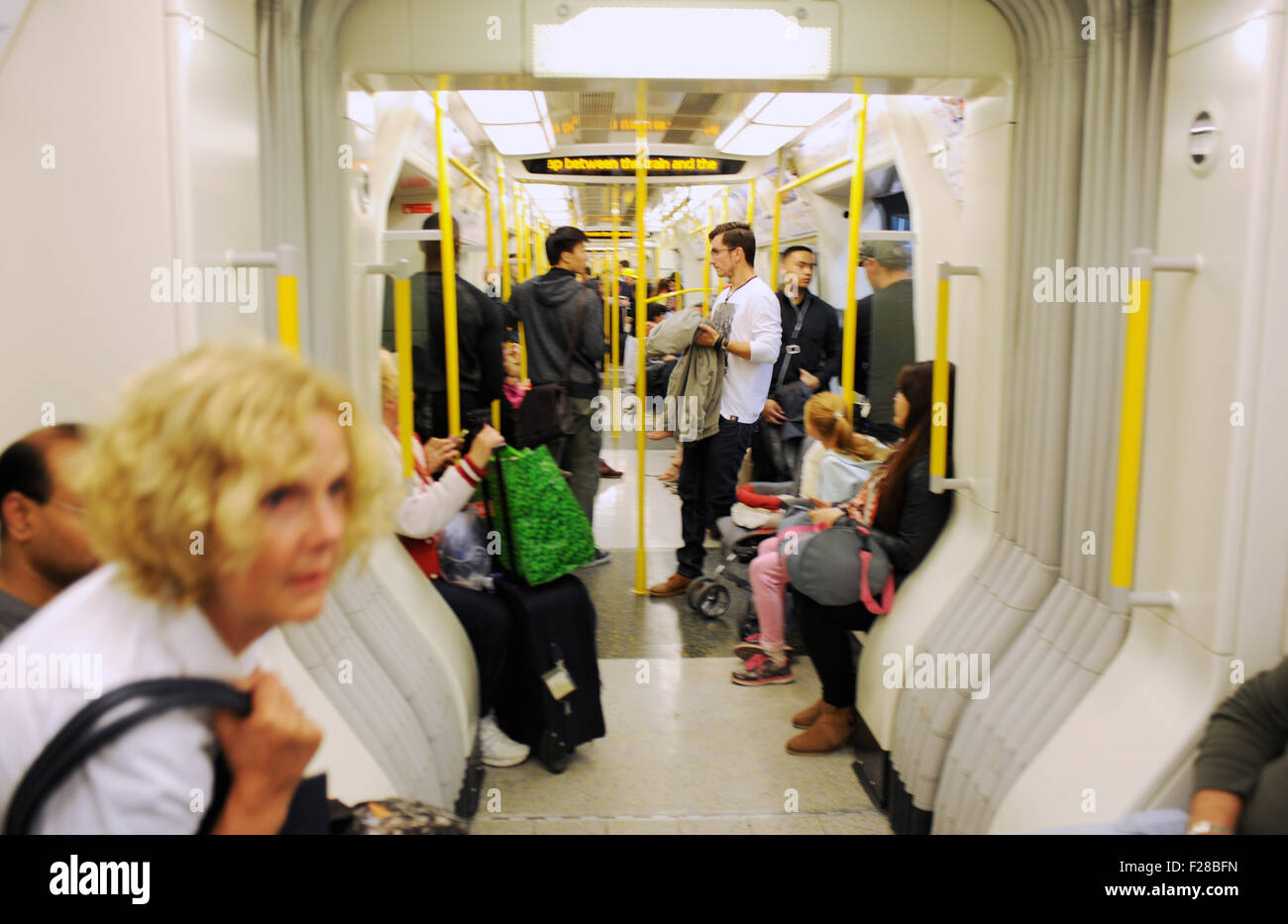 Circle line train hi-res stock photography and images - Alamy