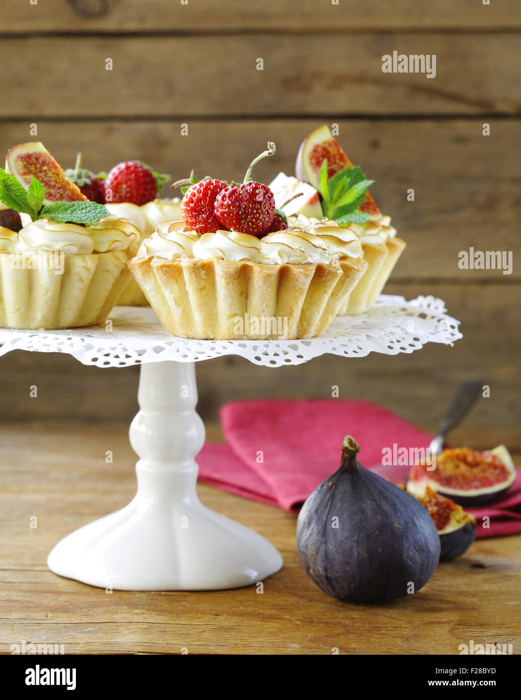 dessert tartlets from shortcrust pastry with meringue and fruit Stock ...