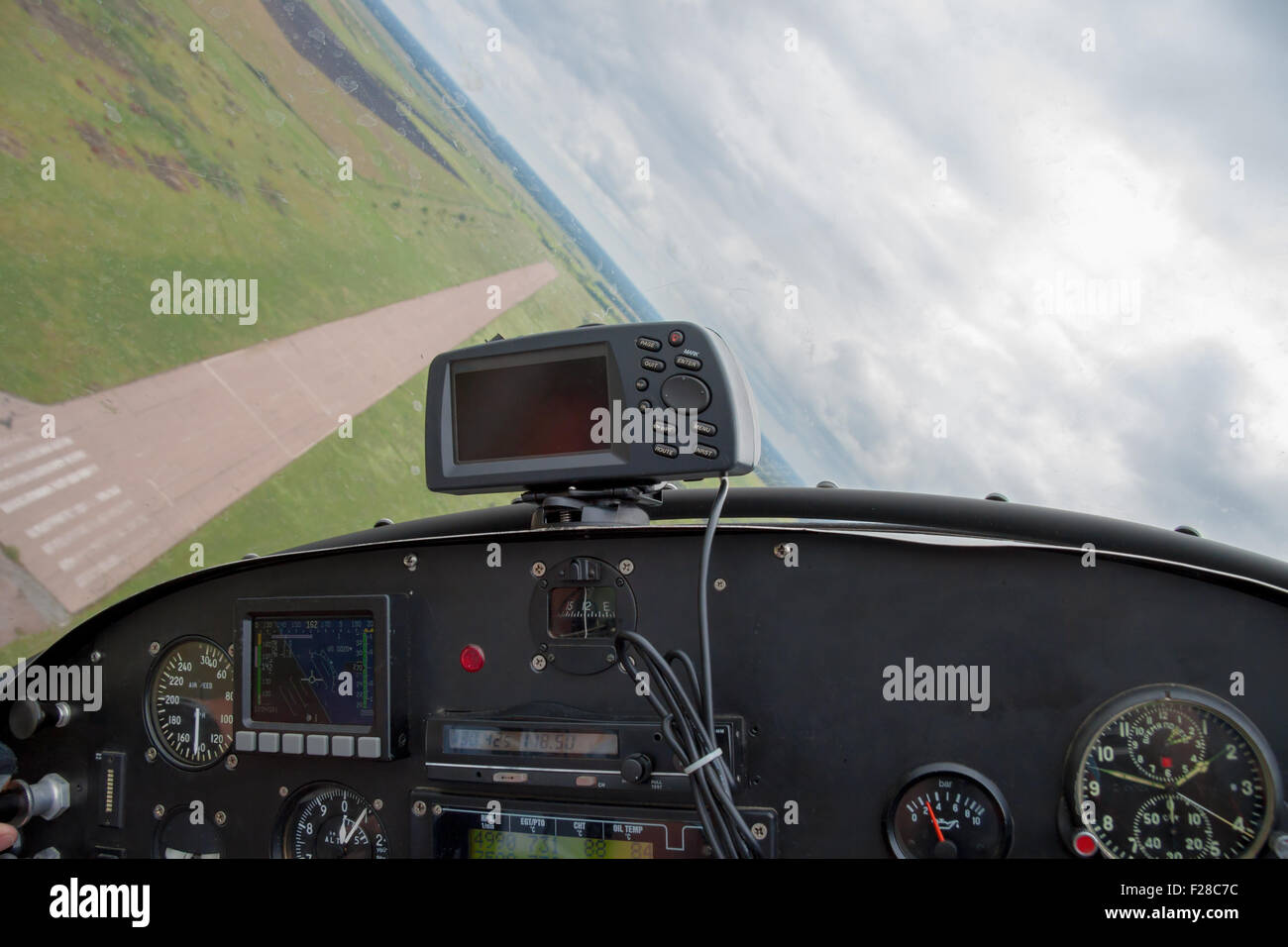 Aircraft cockpit view runway hi-res stock photography and images - Alamy