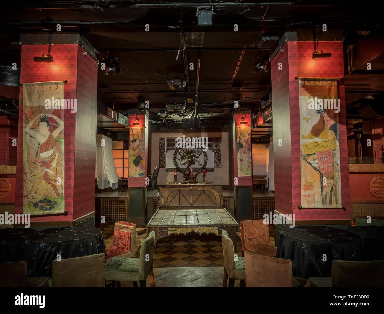 Opera nightclub hi-res stock photography and images - Alamy