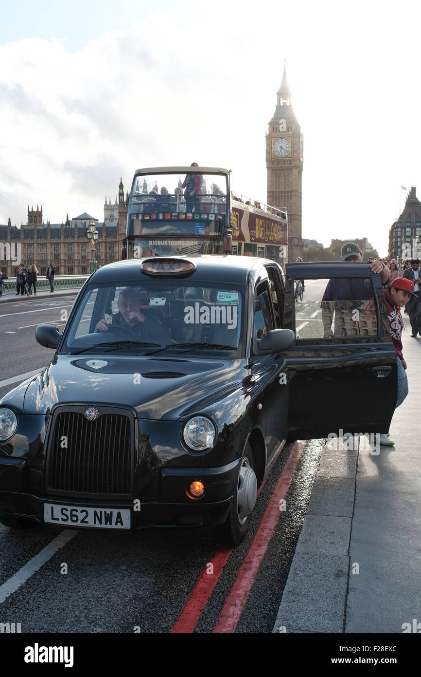 Open top bus tower bridge hi-res stock photography and images - Alamy