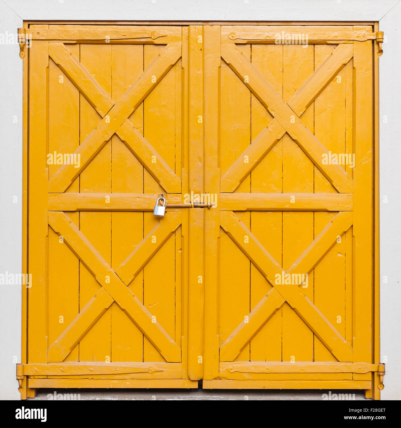 Yellow gate hi-res stock photography and images - Alamy