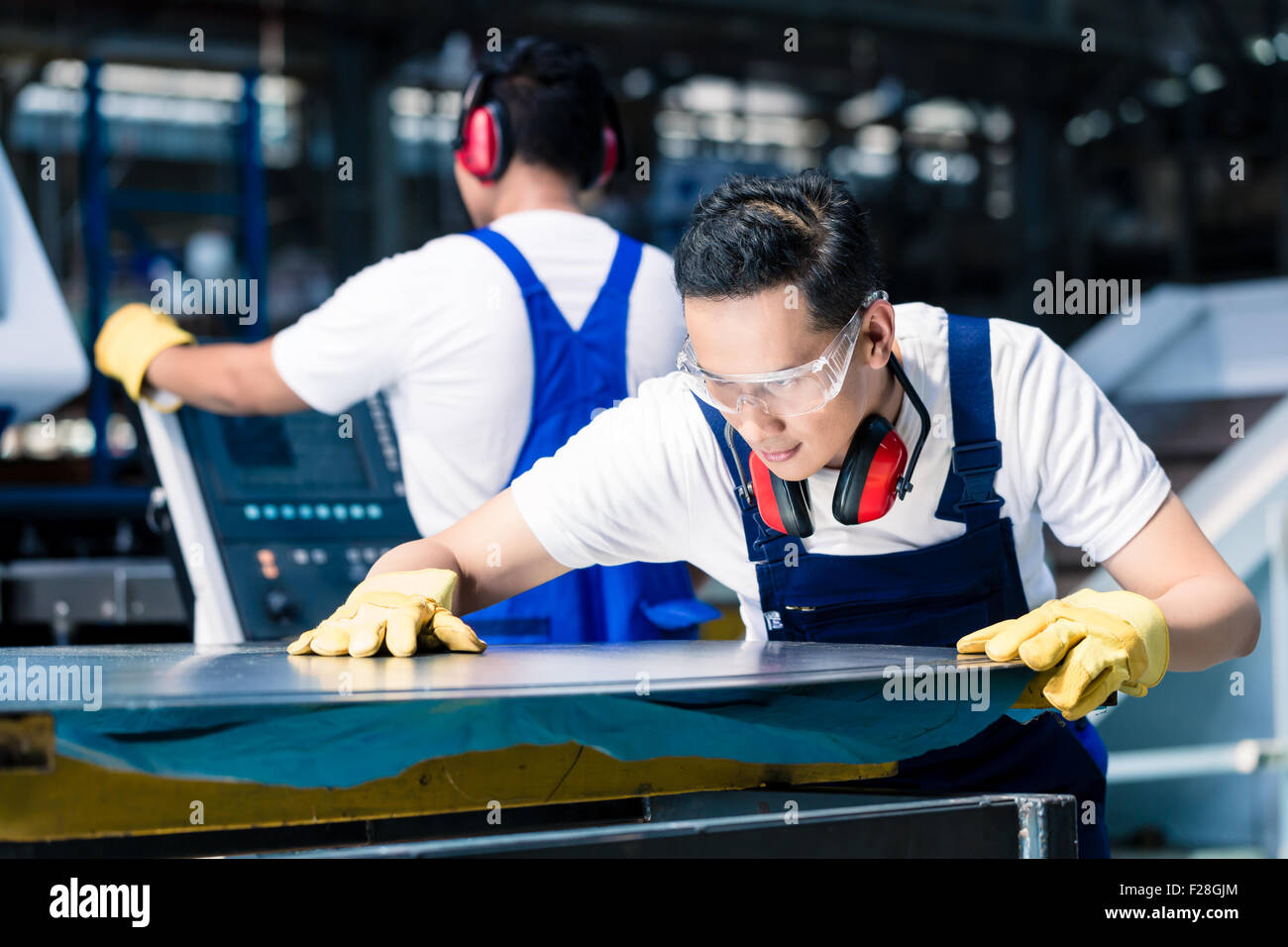 Asian factory workers hi-res stock photography and images - Alamy