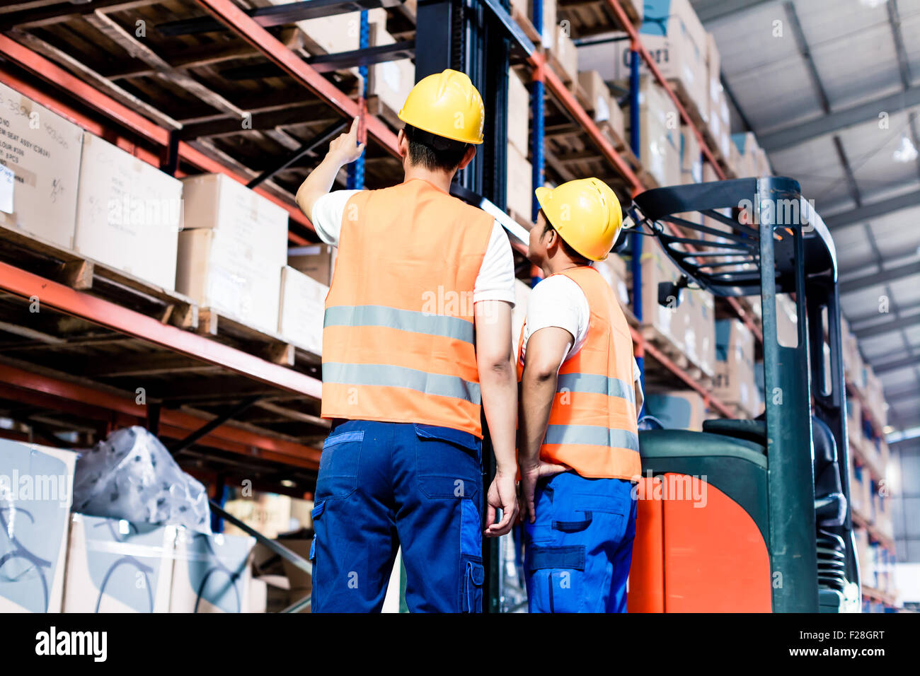 Employee taking inventory hi-res stock photography and images - Alamy