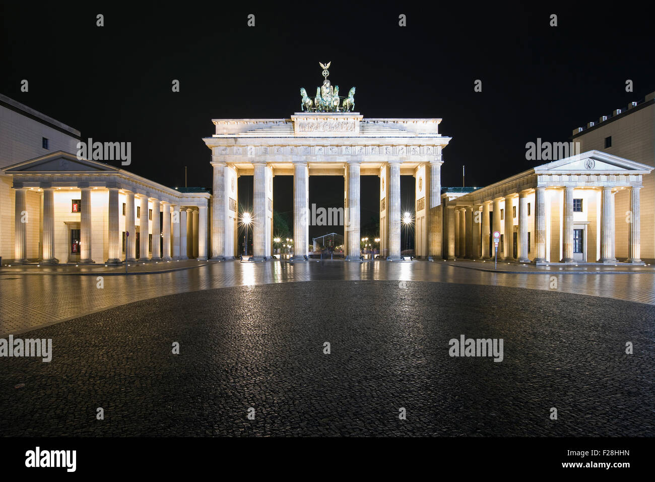 Brandenburg gate at night hi-res stock photography and images - Alamy