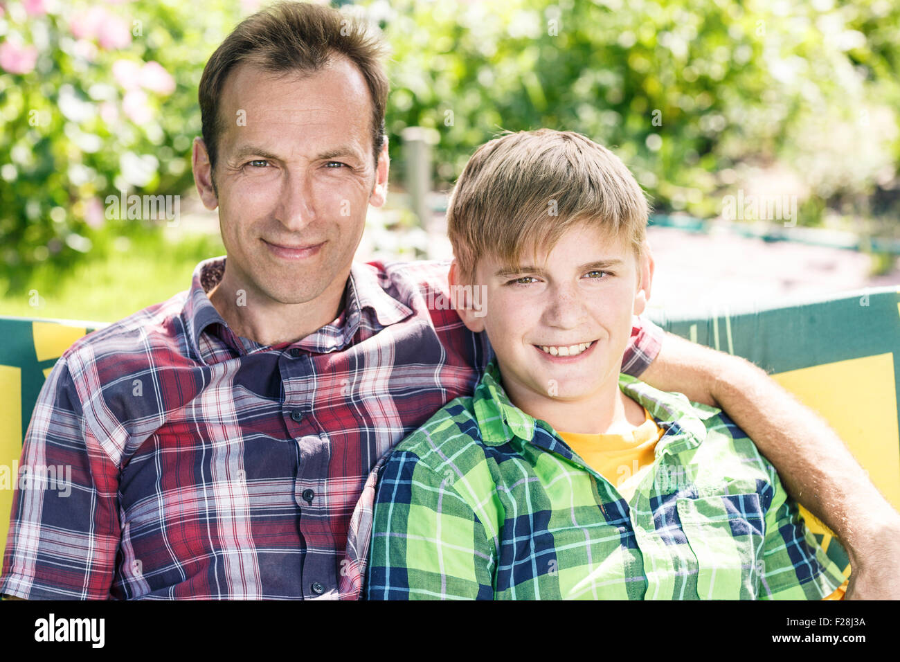 Father and son have fun hi-res stock photography and images - Alamy