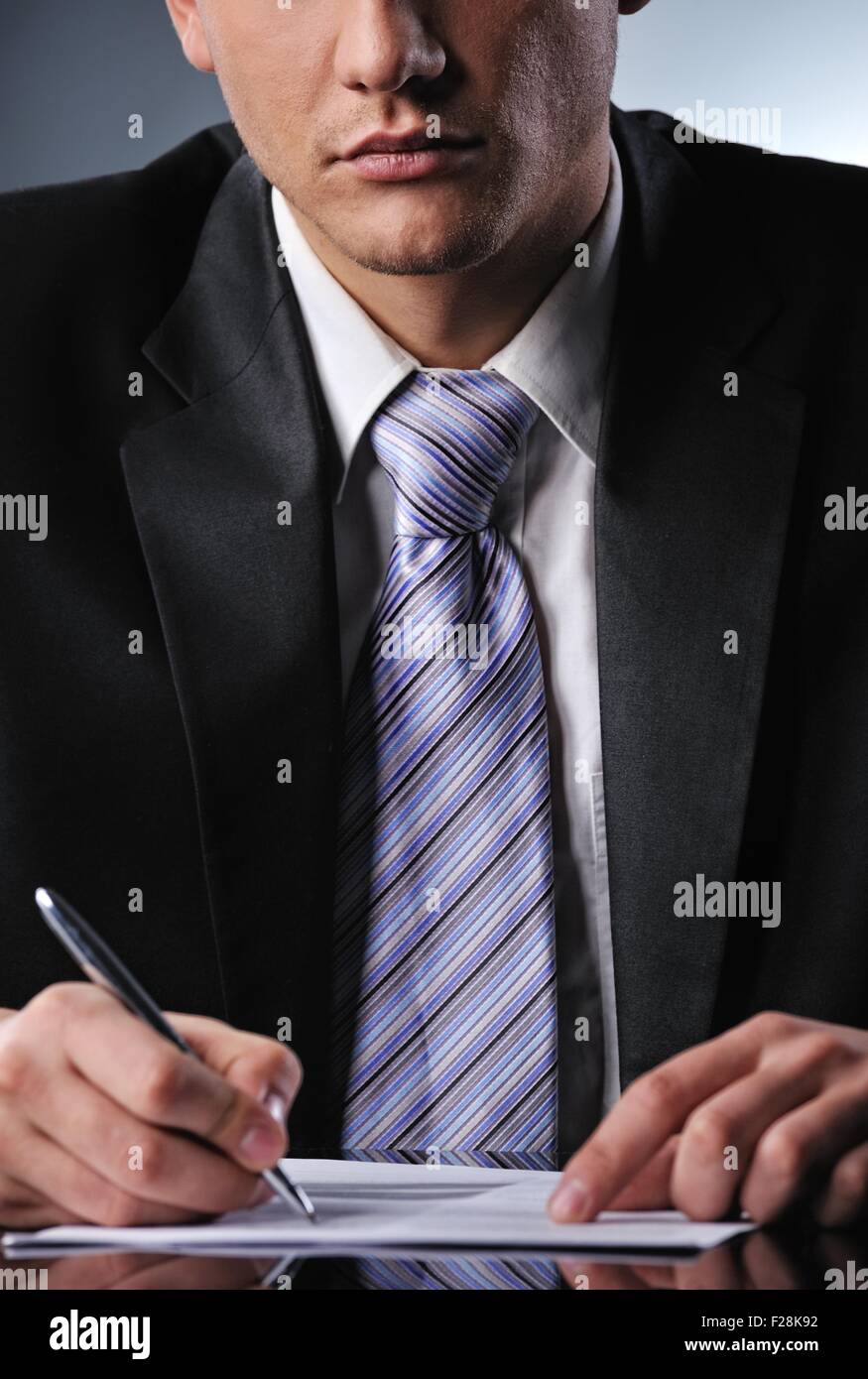 Businessman signing a contract Stock Photo - Alamy