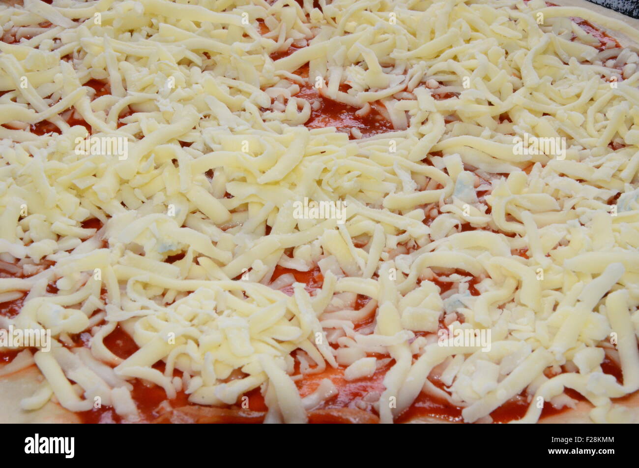 Chef making fresh pizza hi-res stock photography and images - Alamy