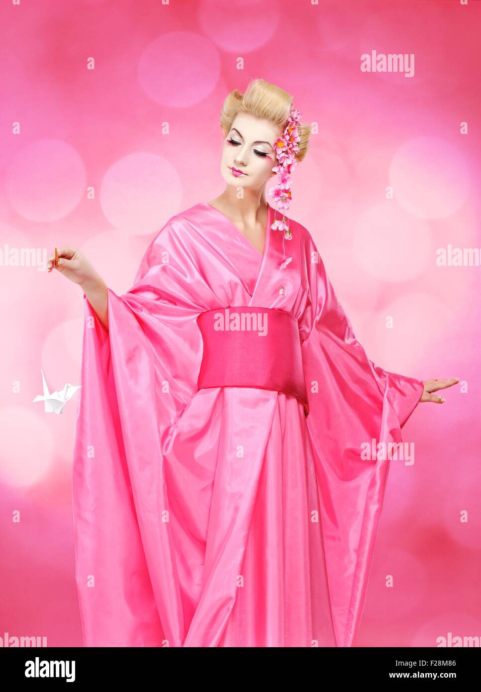 Beautiful geisha origami bird hi-res stock photography and images - Alamy