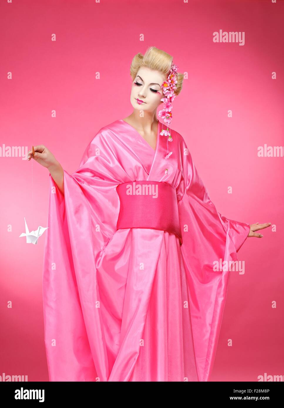 Beautiful geisha origami bird hi-res stock photography and images - Alamy