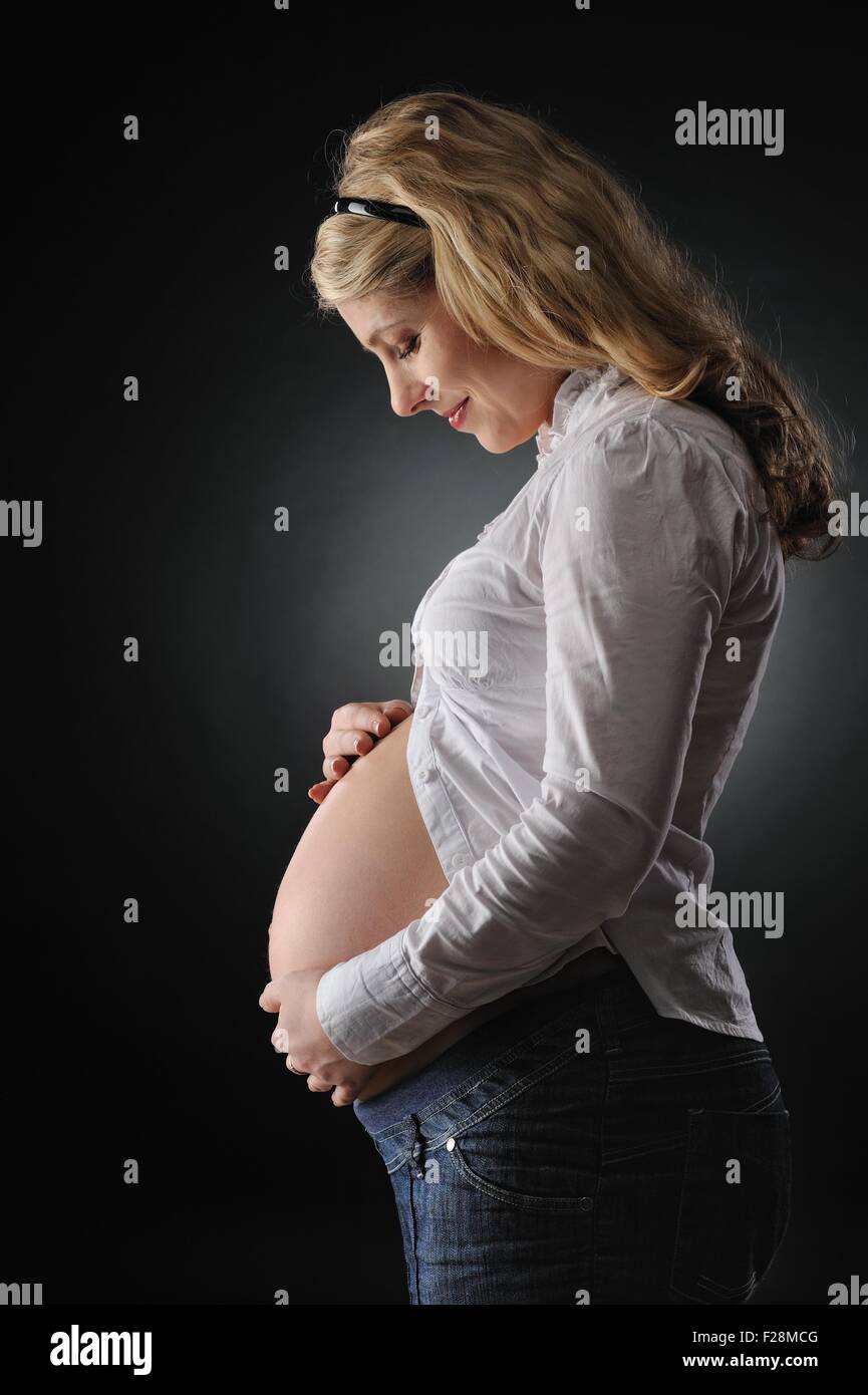 Beautiful pregnant woman expecting a baby Stock Photo - Alamy
