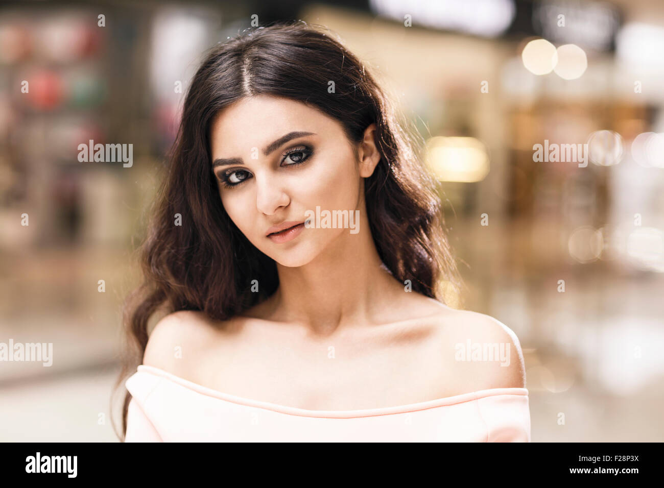 Woman female young attractive hi-res stock photography and images - Alamy
