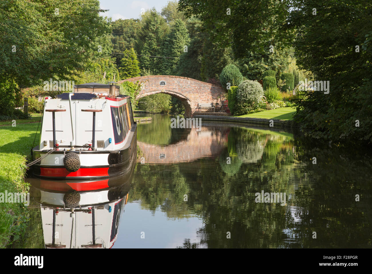 Narrowboat on the Staffs & Worcester Canal near Kinver, Staffordshire ...