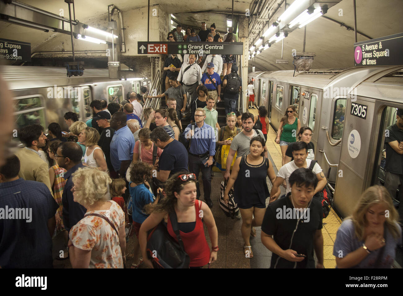 Evening rush hour at Grand Central Station on the platform of the #7 ...