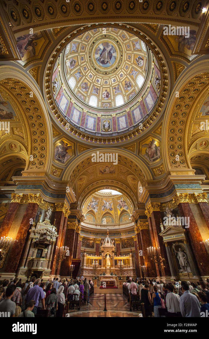 Inside the beautiful St. Stephen’s Basilica in Budapest, Hungary Stock ...