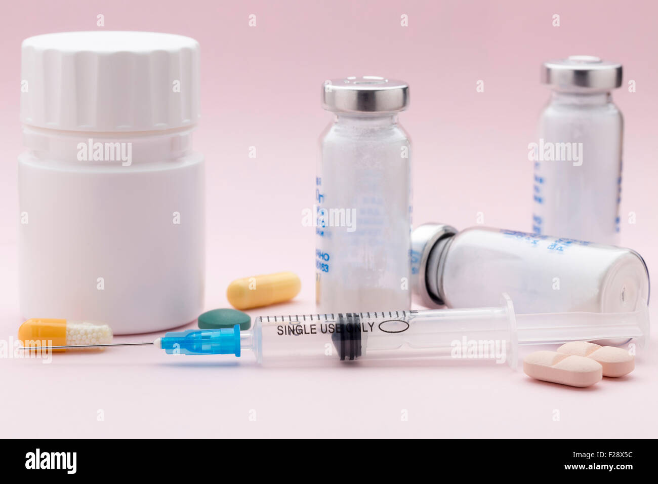 The set of medicine pill bottle and injection syringe Stock Photo - Alamy