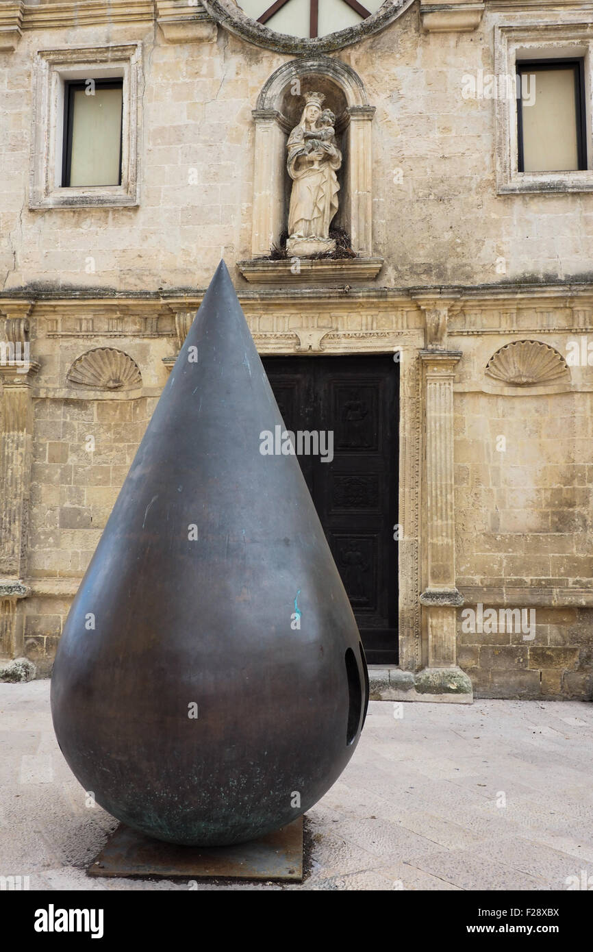 Tear drop sculpture in front of Palazzo Lanfrachi Stock Photo - Alamy