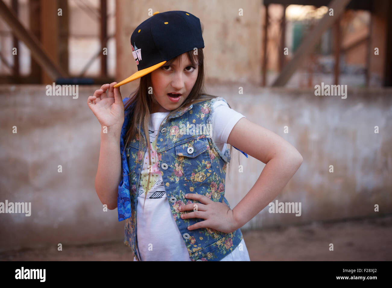 Female singer with red hair hi-res stock photography and images - Alamy