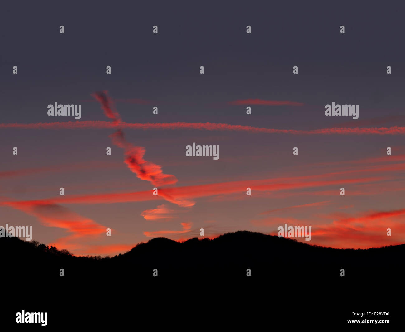 Contrails sunset hi-res stock photography and images - Alamy