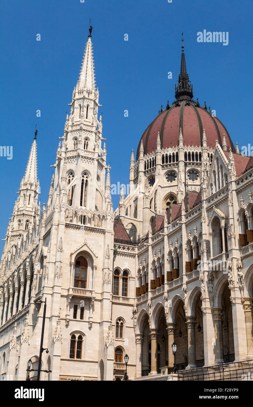 The beautiful exterior of the Hungarian Parliament Building in Budapest ...