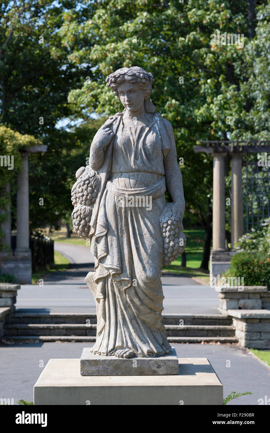 Statue of a roman hi-res stock photography and images - Alamy