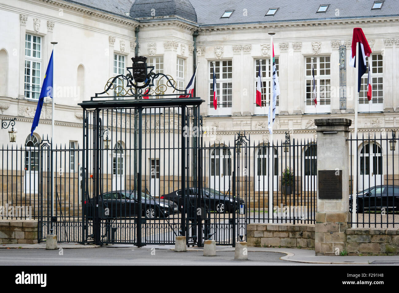 Town hall gates hi-res stock photography and images - Alamy