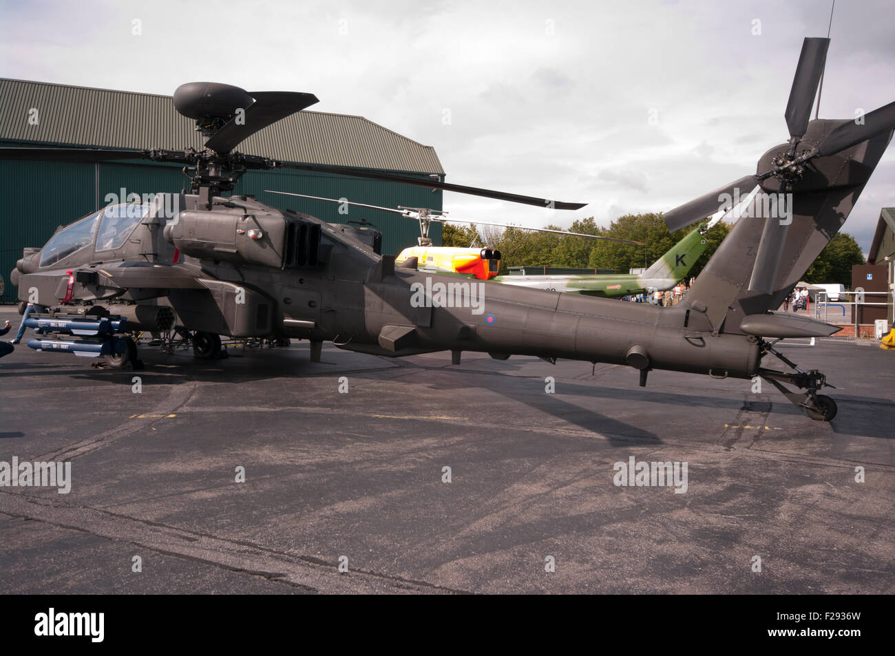 Side view Of A British Army Boeing AH-64 Apache Helicopter Stock Photo ...