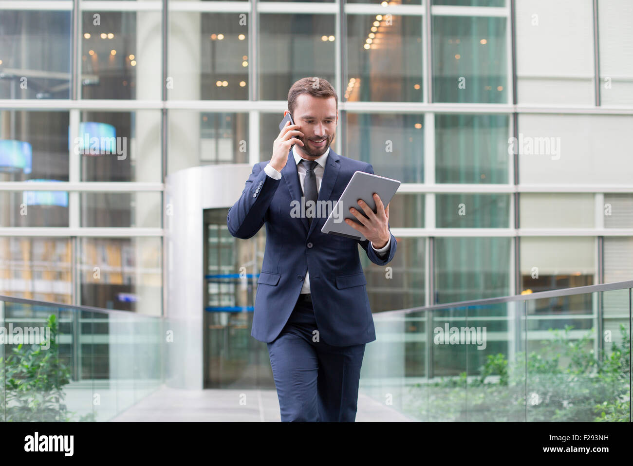 Mobile business hall hi-res stock photography and images - Alamy